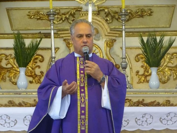 Assista como foi a chegada do corpo do padre Fábio em Barroso - Portal ...